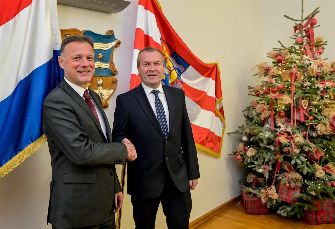 Predsjednik Sabora Gordan Jandroković otvorio novoobnovljeni dvorac ...