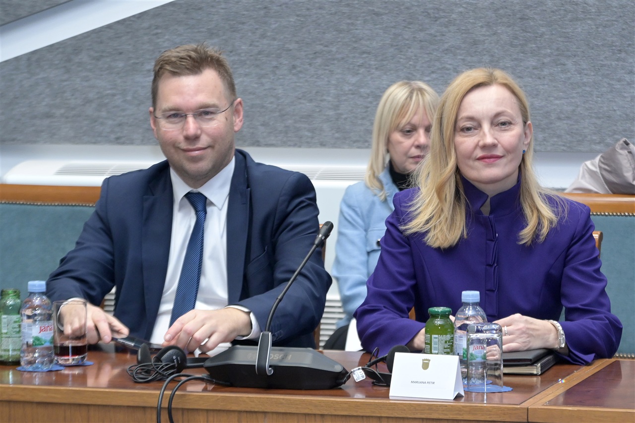 Održan zajednički sastanak četiriju saborska odbora s ravnateljicom ...